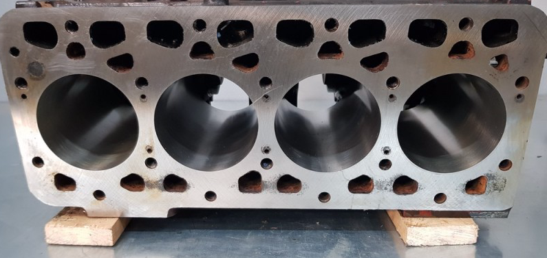 MOTEUR FIAT 680 DTH TYPE 8045.02 4 CYLINDRES ENTIEREMENT REFAIT A NEUF ...